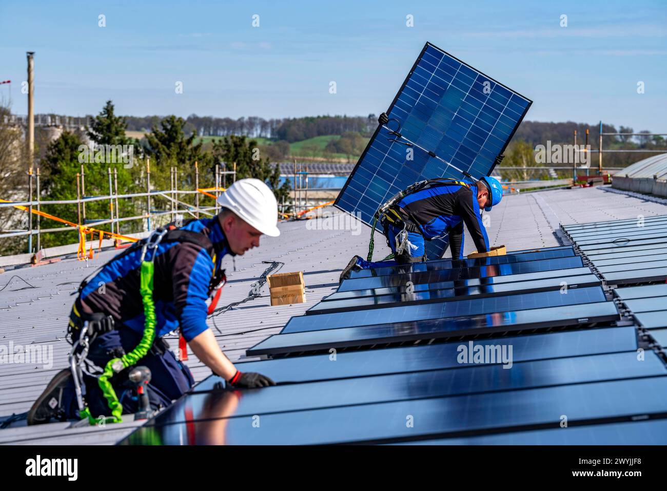 Dach installiert hi-res stock photography and images - Alamy