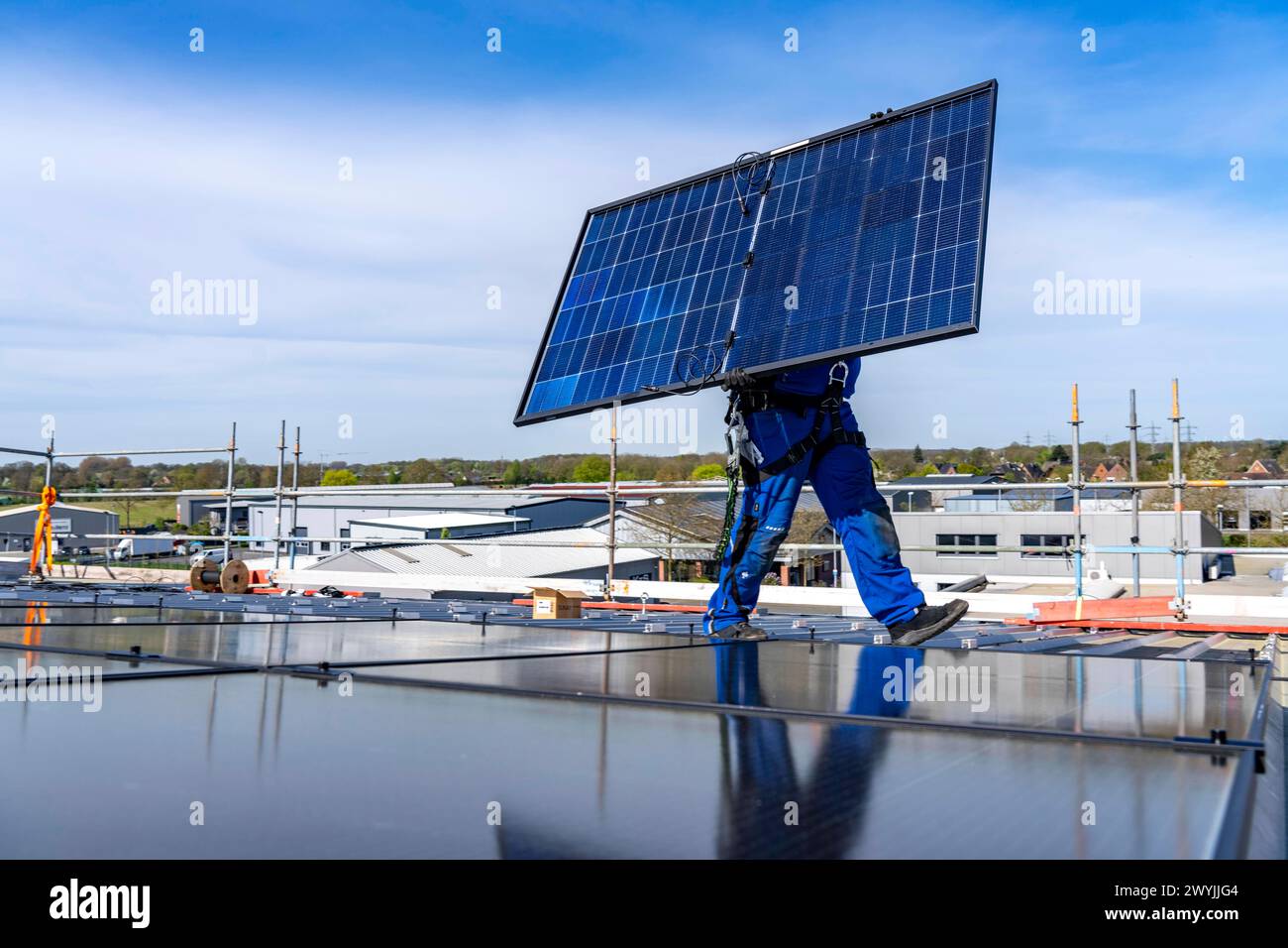 Dach installiert hi-res stock photography and images - Alamy