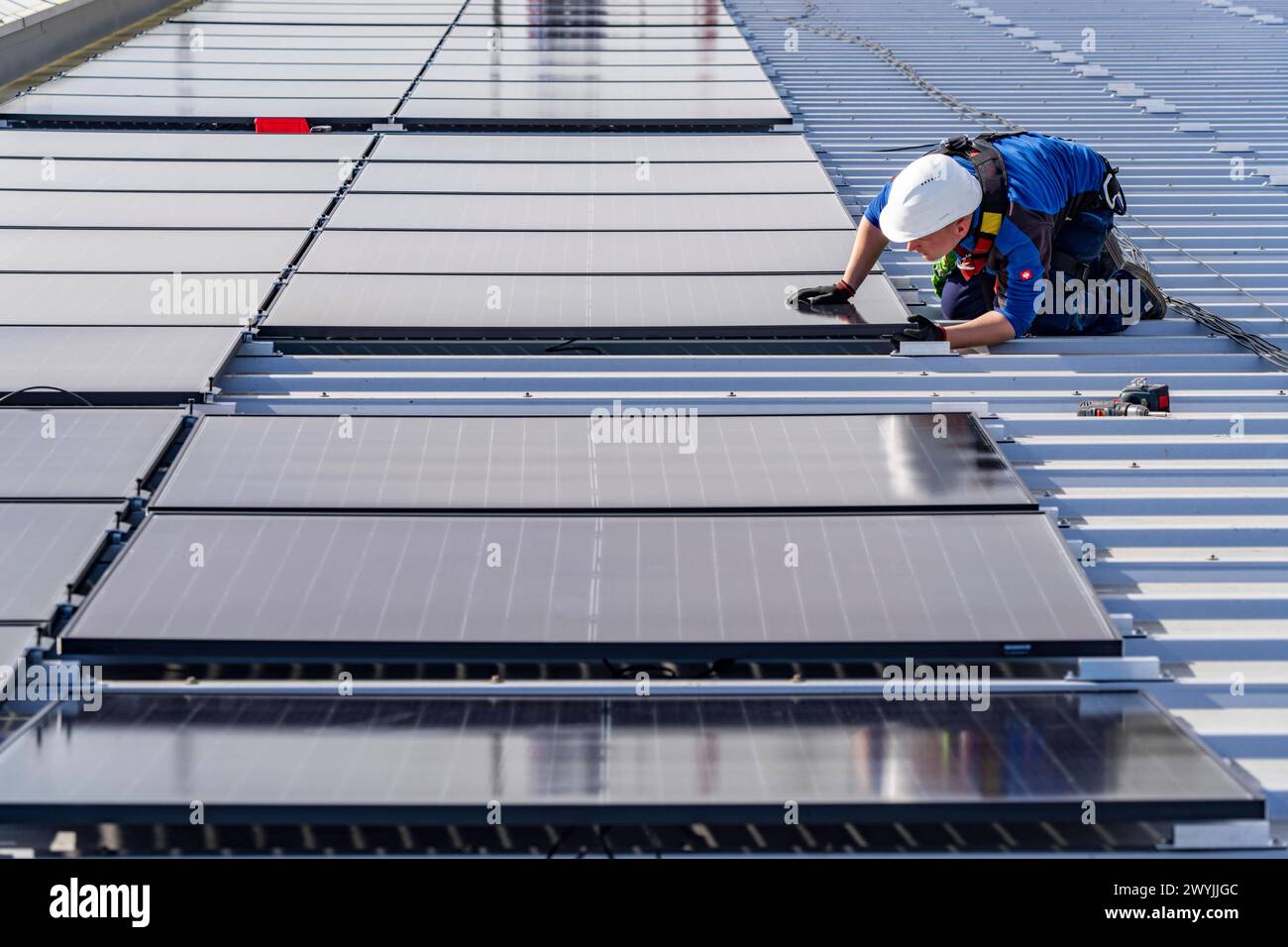 Dach installiert hi-res stock photography and images - Alamy