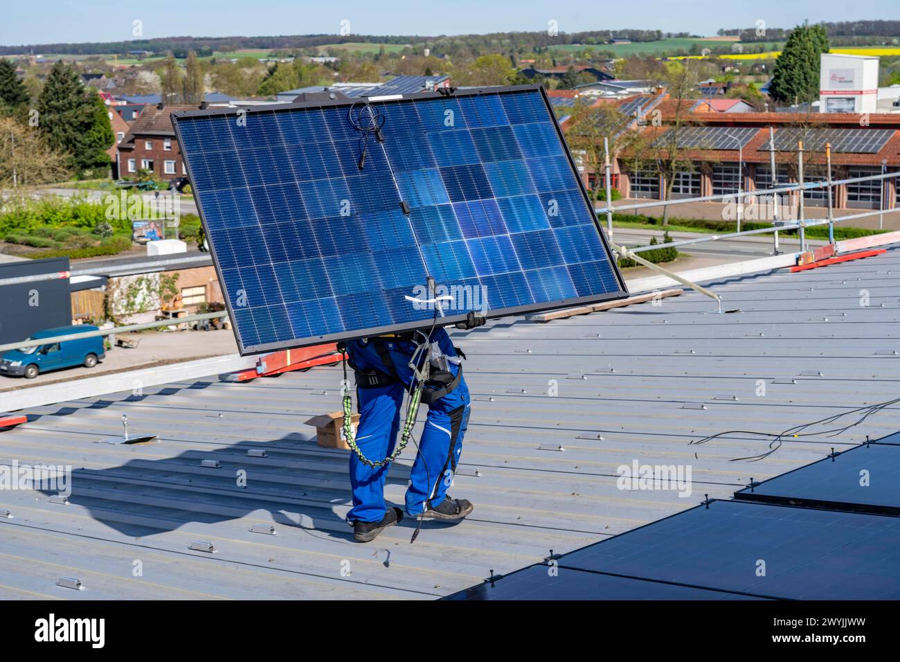 Dach installiert hi-res stock photography and images - Alamy