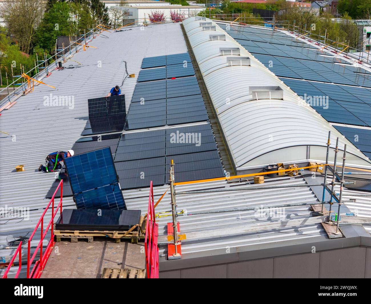 Dach installiert hi-res stock photography and images - Alamy