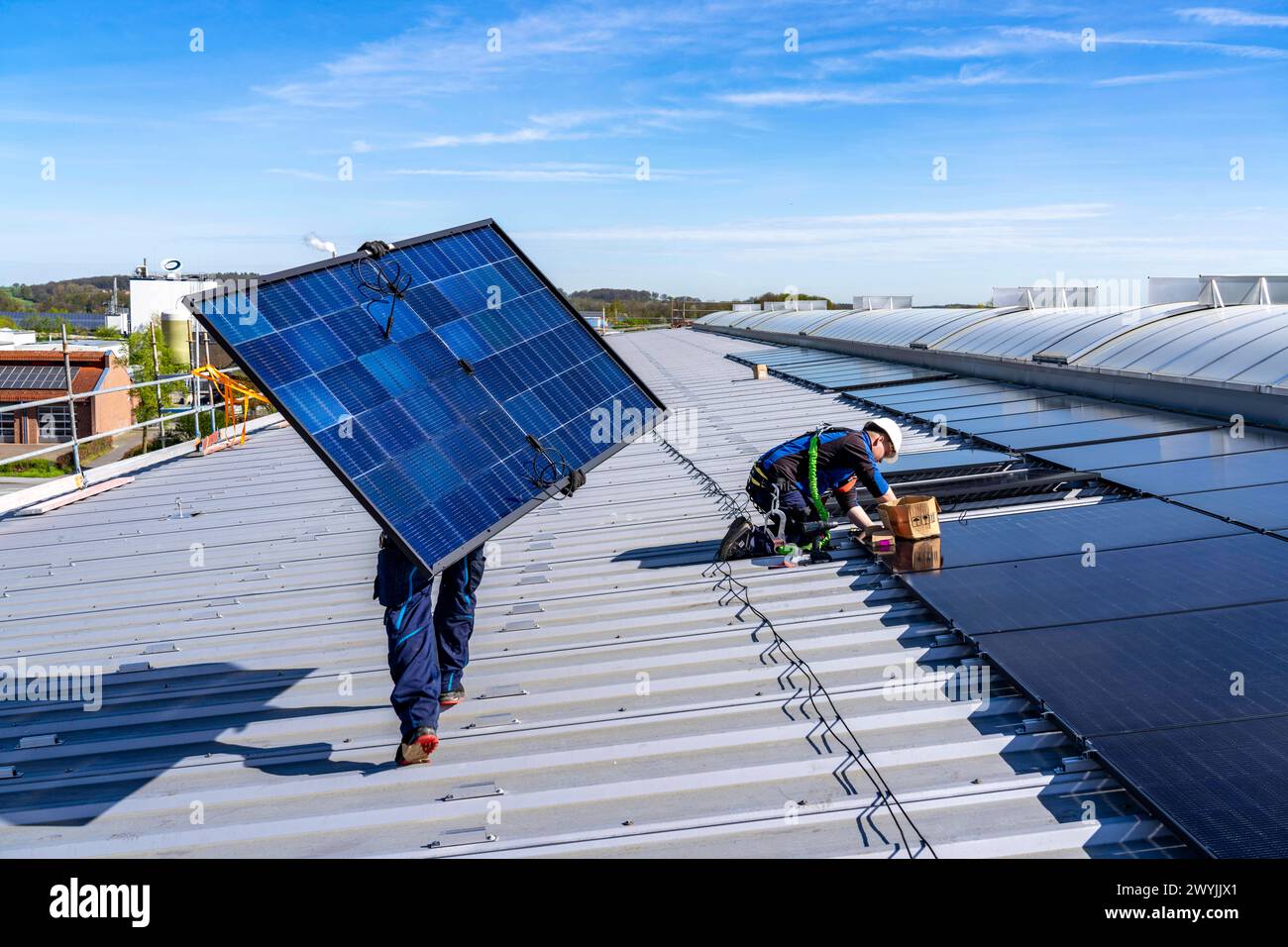 Dach installiert hi-res stock photography and images - Alamy