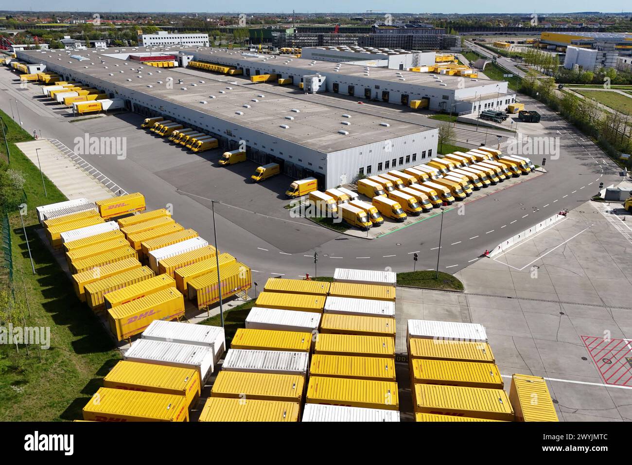 Dhl paketzentrum hi-res stock photography and images - Alamy