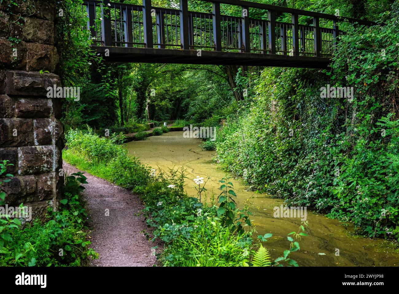 Canal pathway hi-res stock photography and images - Alamy