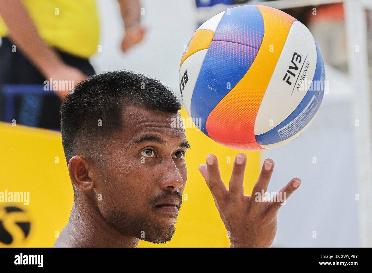 (240407) -- LAGUNA PROVINCE, April 7, 2024 (Xinhua) -- Surin Jongklang ...