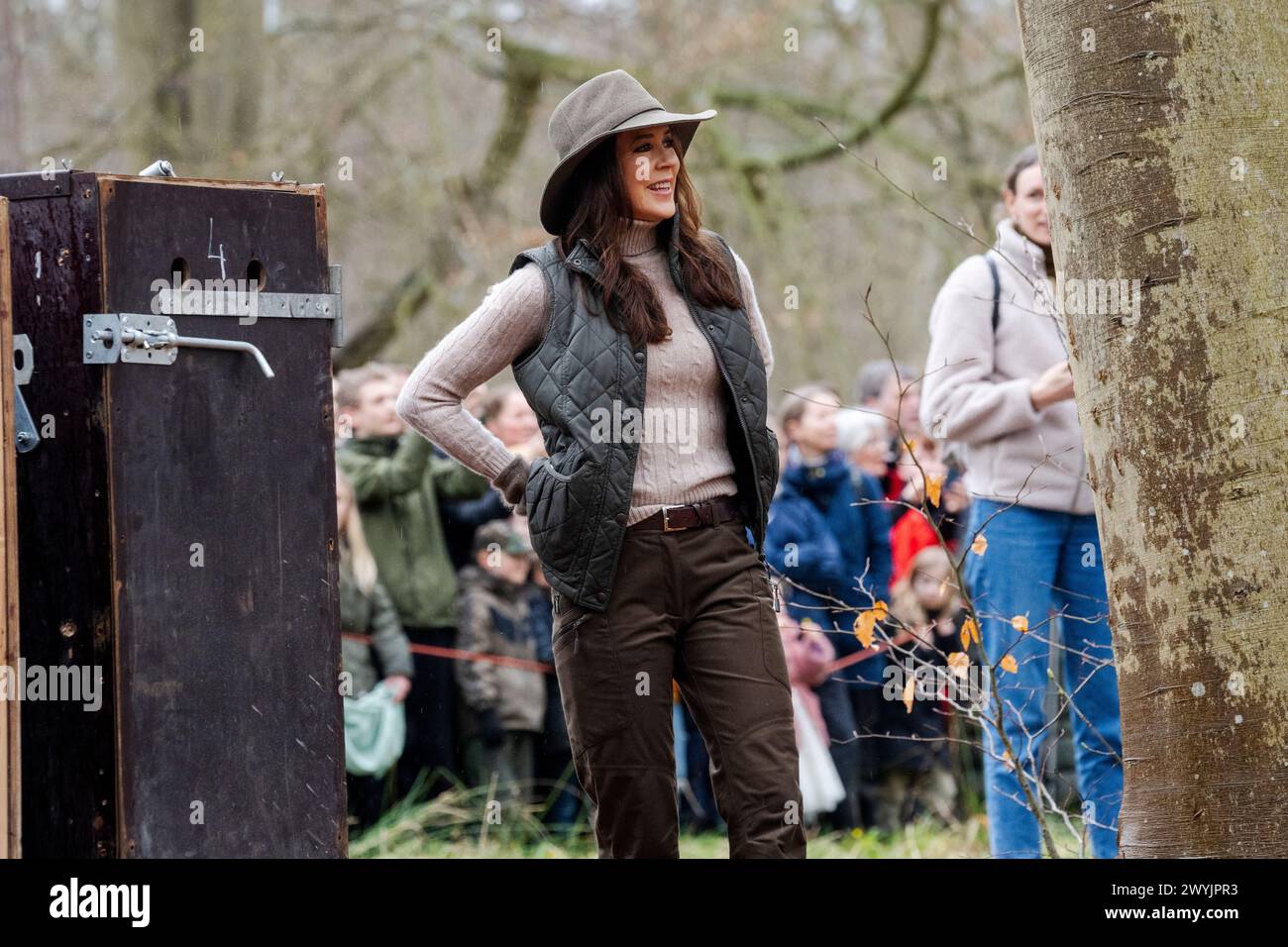 Queen Mary releases a deer as she, along with the environment minister ...
