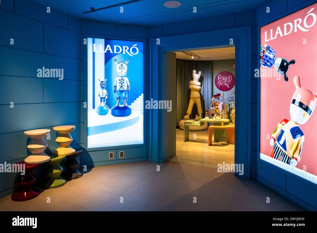 Wow concept store hi-res stock photography and images - Alamy