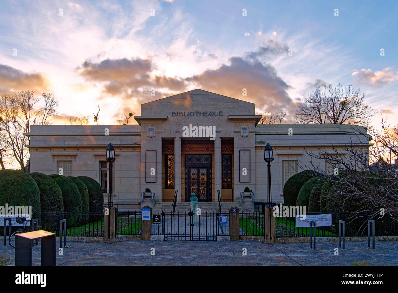 Carnegie library mural hi-res stock photography and images - Alamy