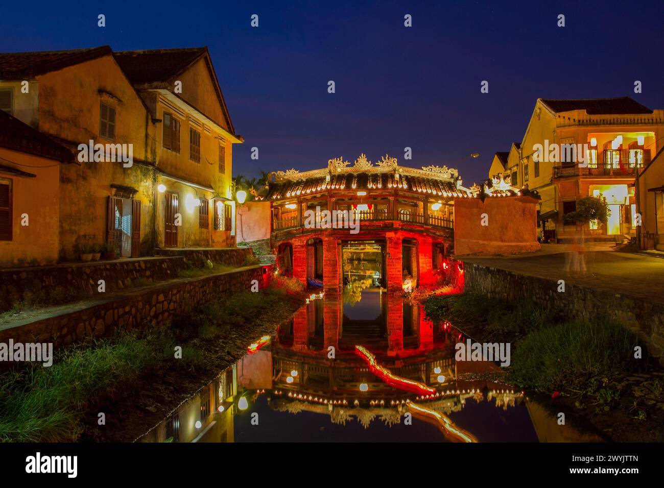 Hoi An bridge pagoda Stock Photo - Alamy