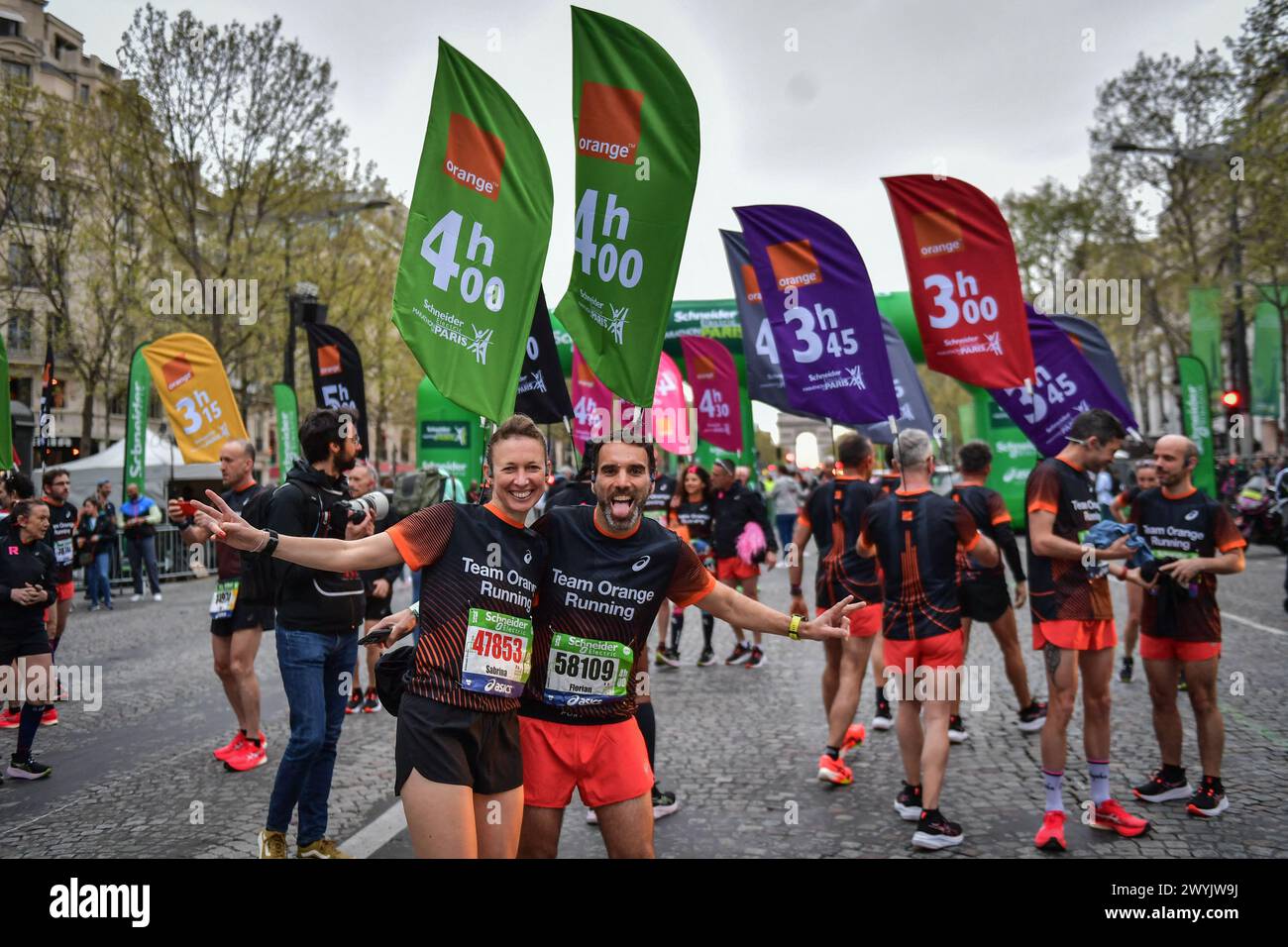 Paris, France. 07th Apr, 2024. Runners pose for a photo before the ...