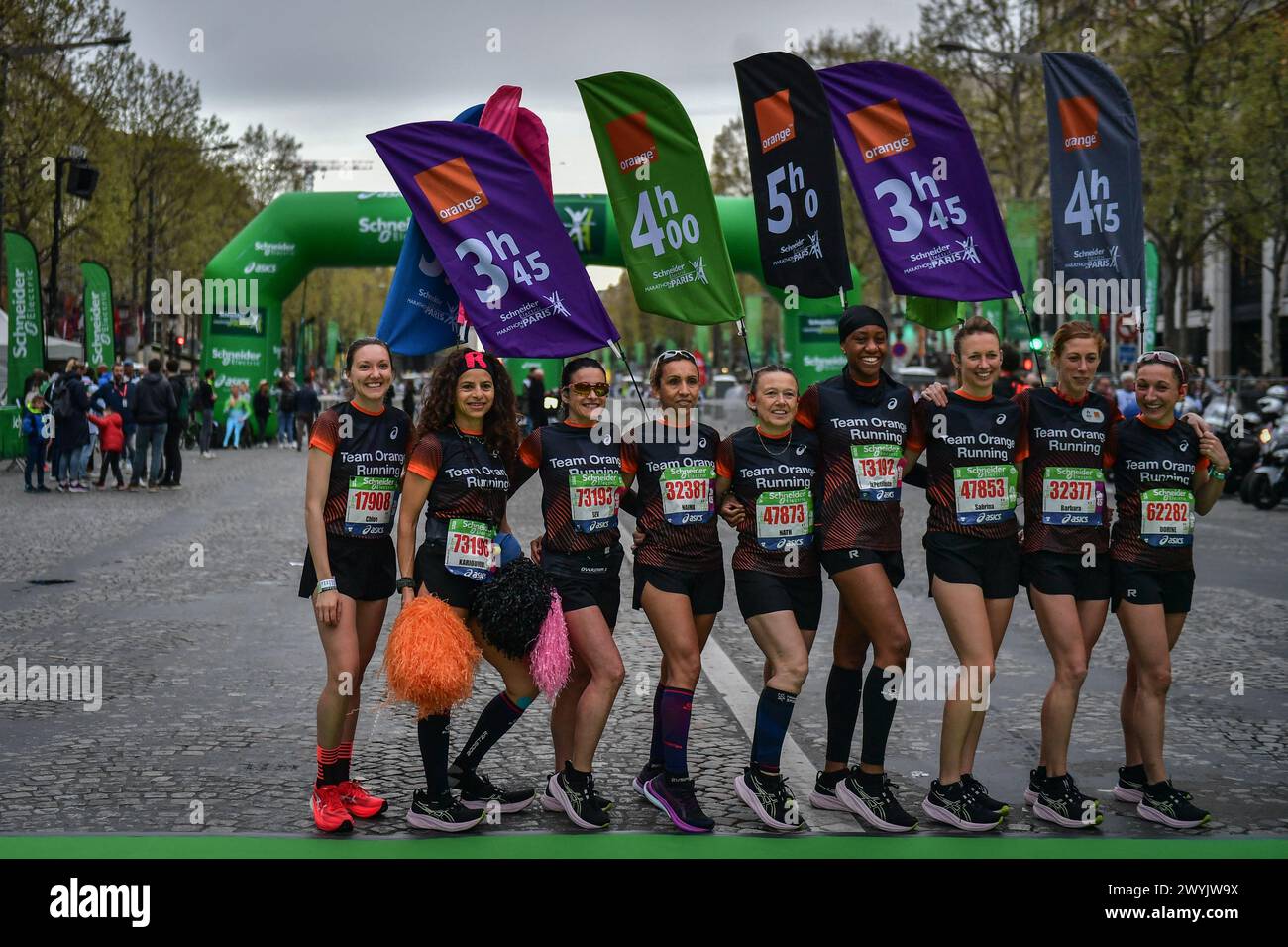 Paris, France. 07th Apr, 2024. Runners pose for a photo before the ...
