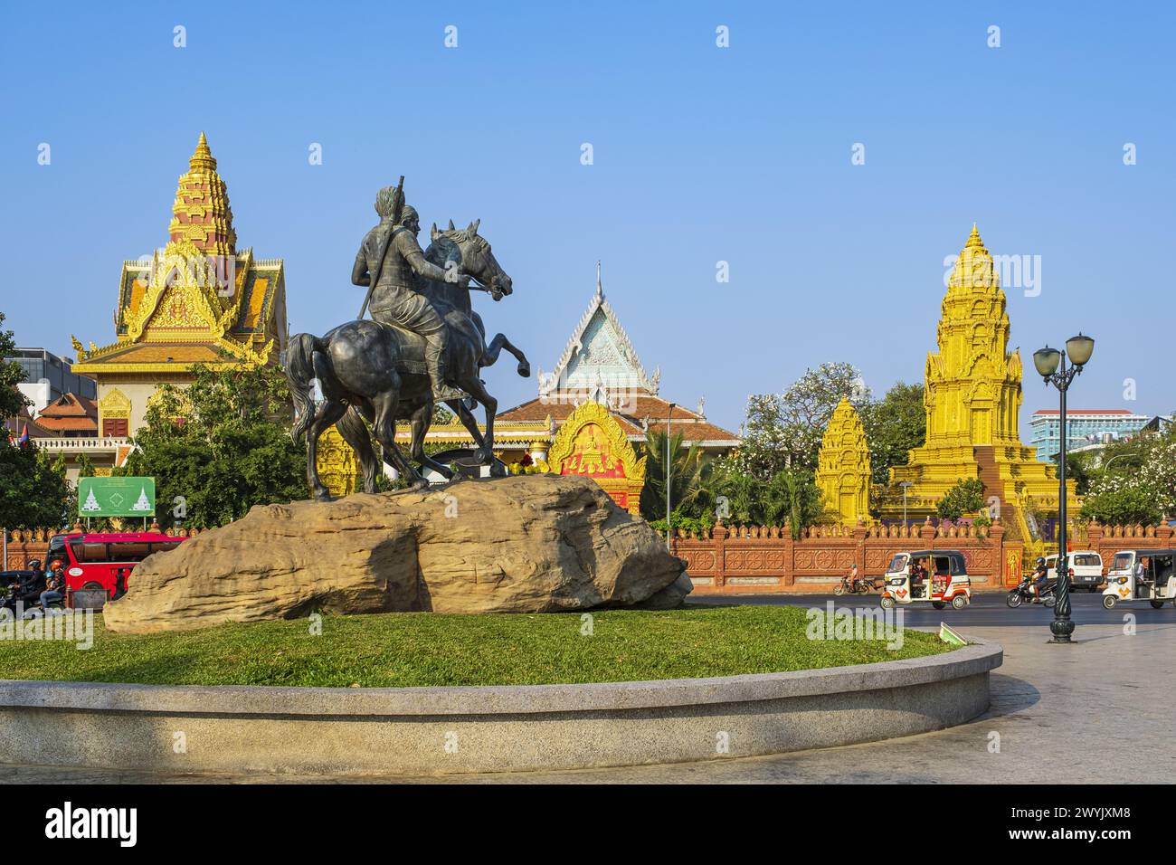 Cambodia, Phnom Penh, Doun Penh district, Monument of the Royal ...