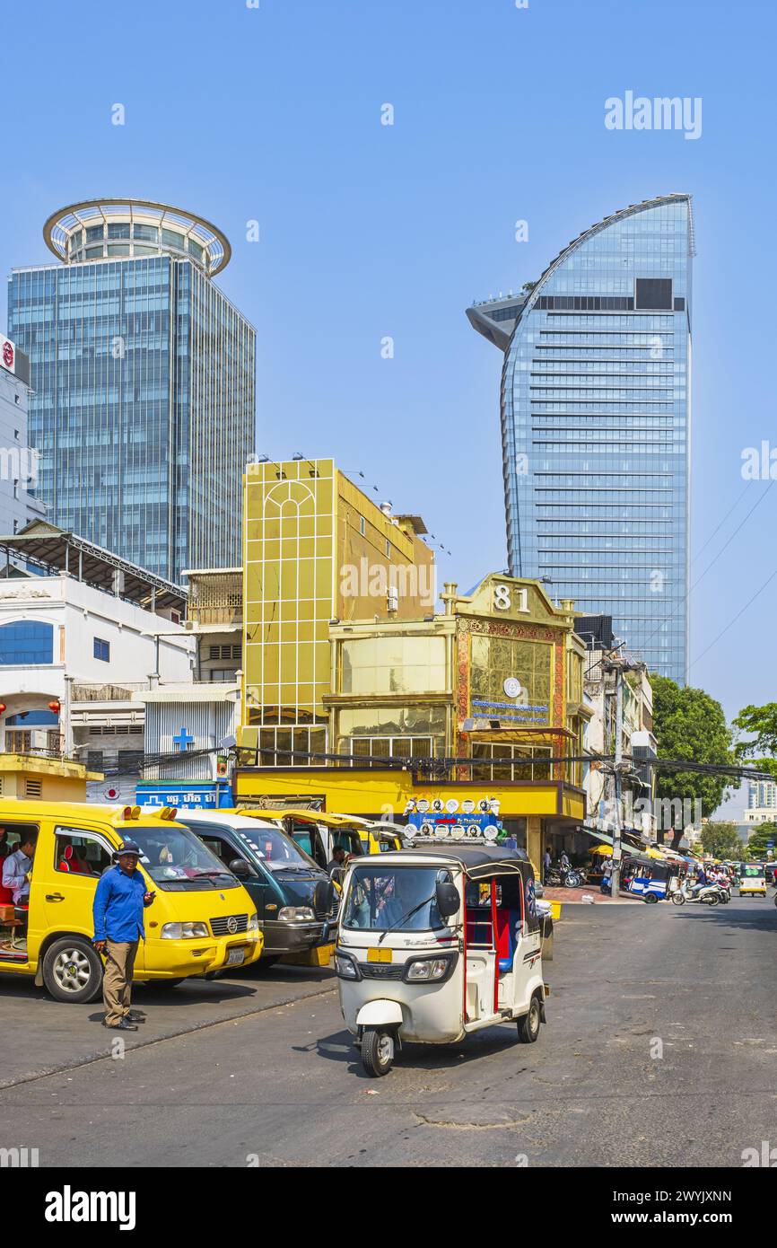 Cambodia, Phnom Penh, Doun Penh district, mini van station and Vattanac ...