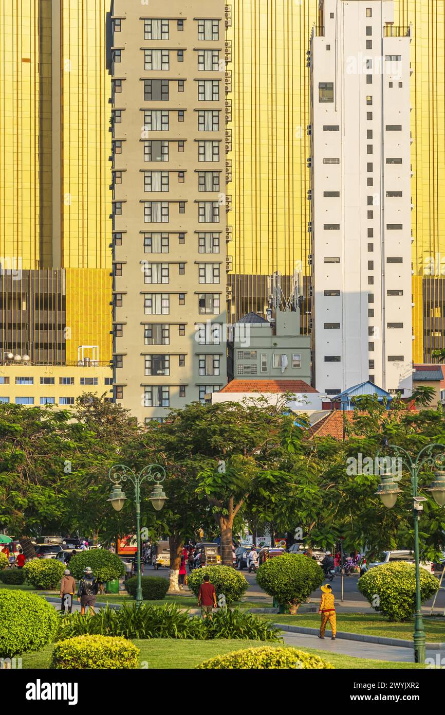 Cambodia, Phnom Penh, buildings of Chamkar Mon district Stock Photo - Alamy