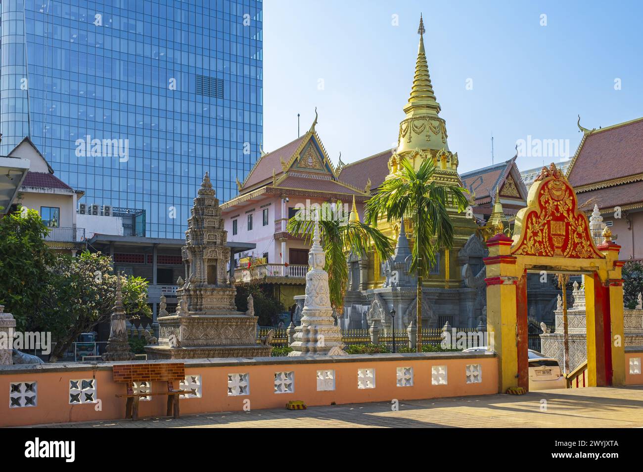 Cambodia, Phnom Penh, Doun Penh district, Wat Saravan Techo Stock Photo ...