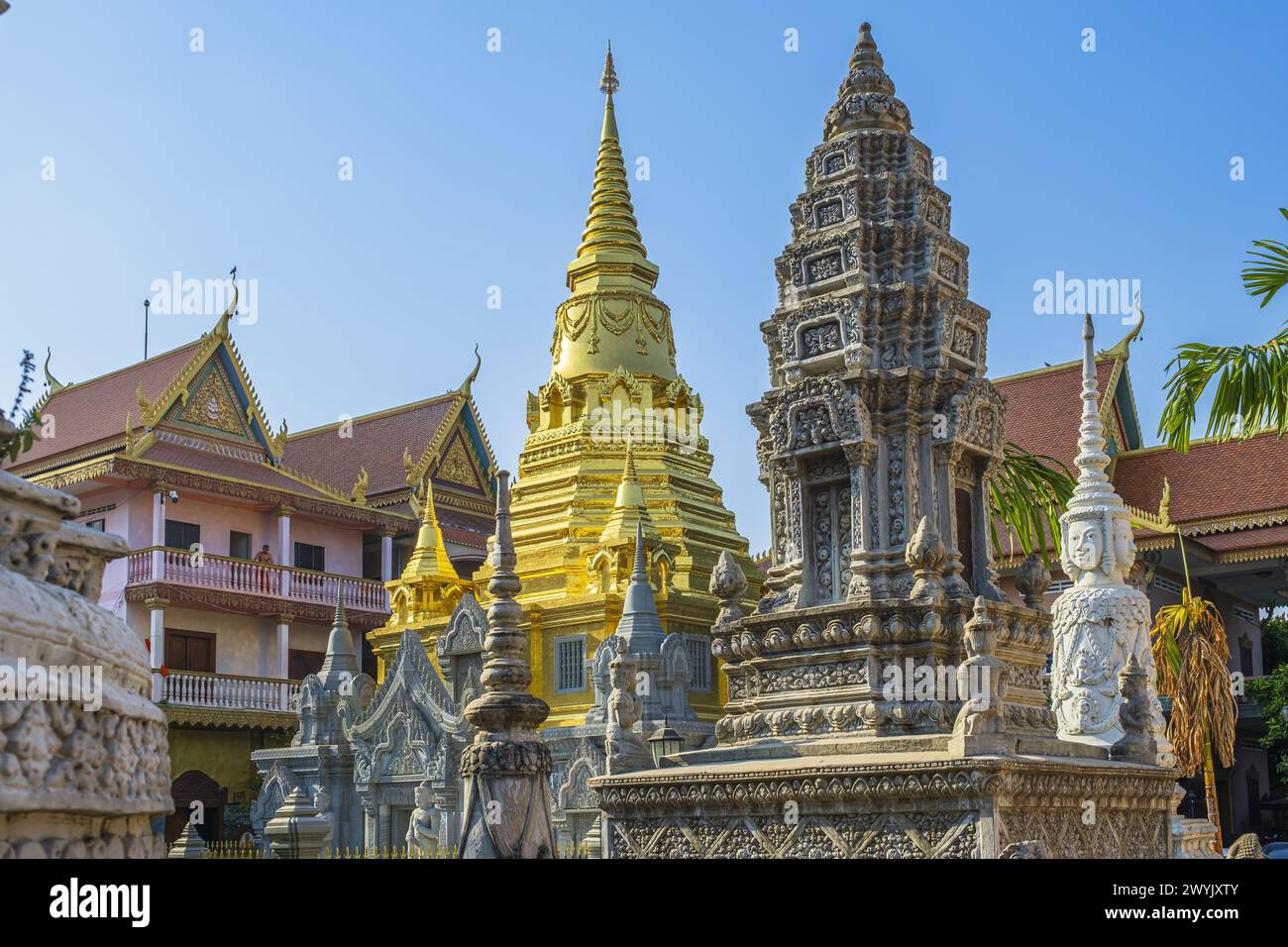 Cambodia, Phnom Penh, Doun Penh district, Wat Saravan Techo Stock Photo ...
