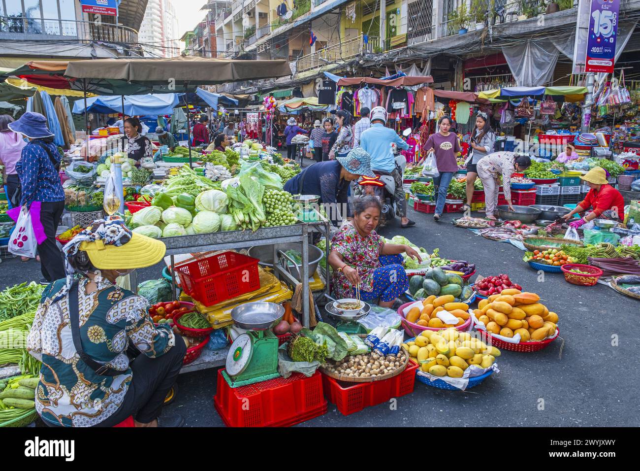 Cambodia, Phnom Penh, Prampi Makara district, Orussey Market Stock ...