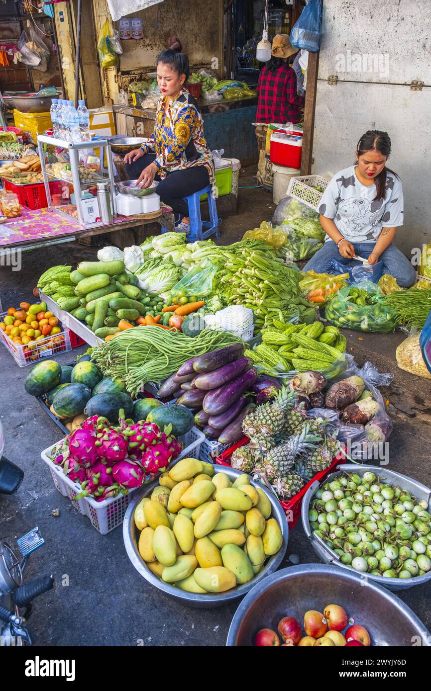 Cambodia, Phnom Penh, Doun Penh district, Kandal market Stock Photo - Alamy