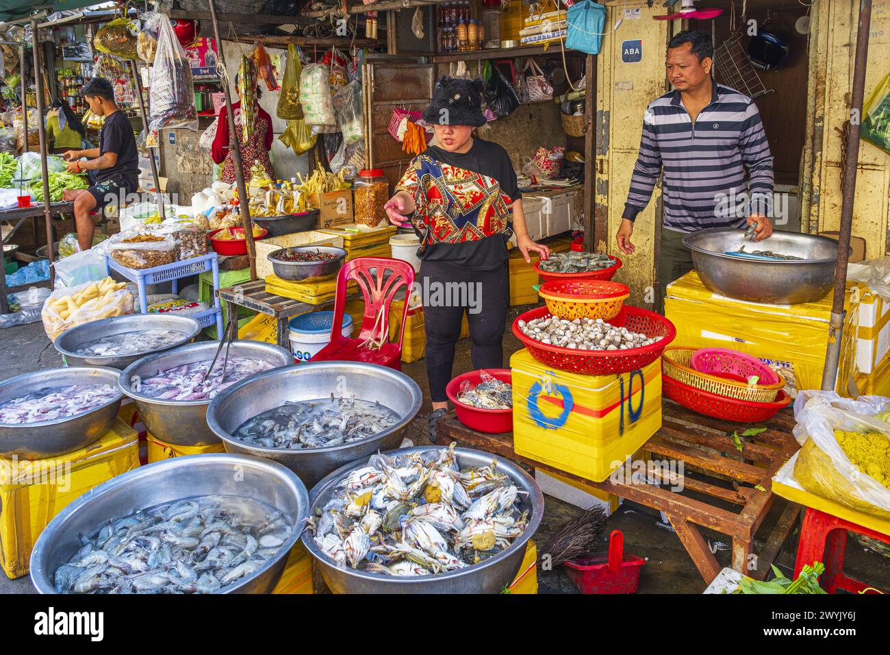 Cambodia, Phnom Penh, Doun Penh district, Kandal market Stock Photo - Alamy