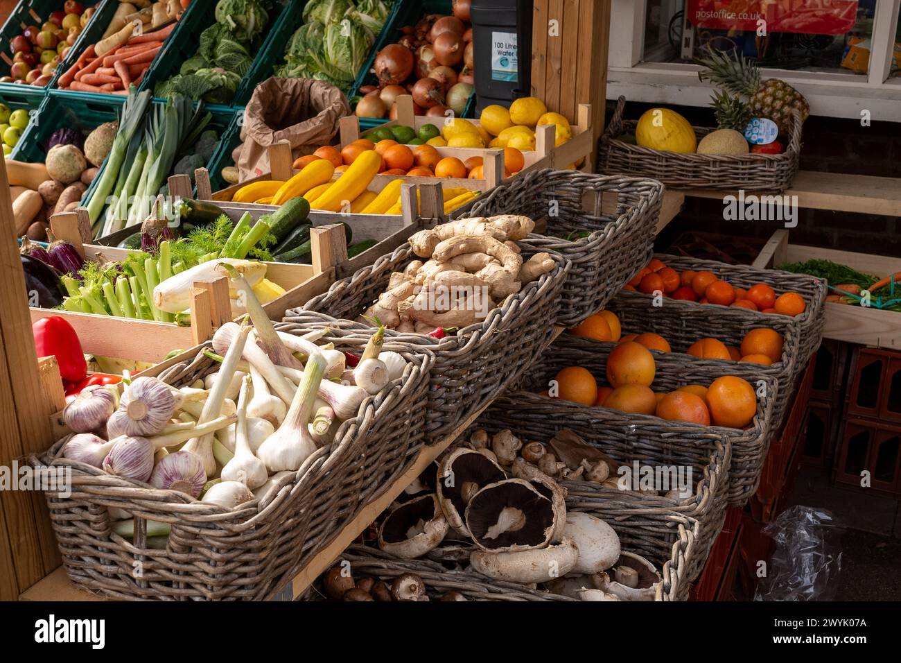 Vegtables and fruit hi-res stock photography and images - Alamy