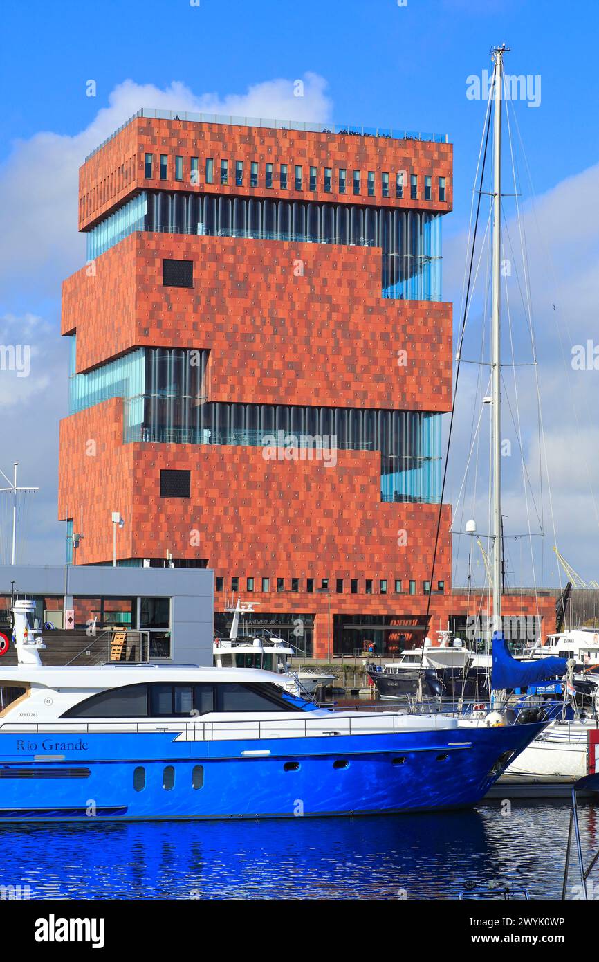 Belgium, Flanders, Antwerp, Eilandje district, Willemdok with in the ...