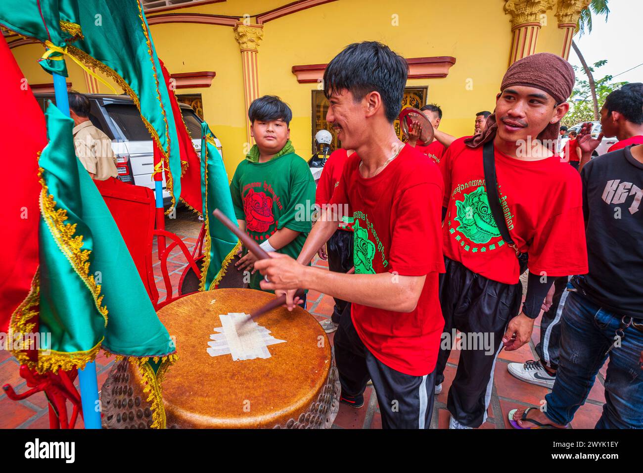 Cambodia musician hi-res stock photography and images - Alamy