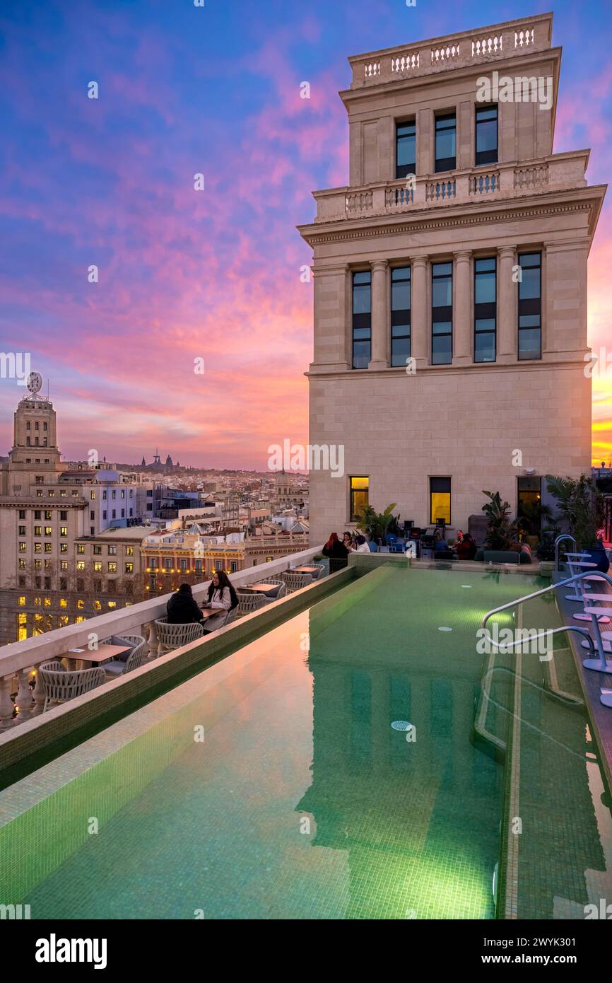 Rooftop swimming pool spain hi-res stock photography and images - Alamy