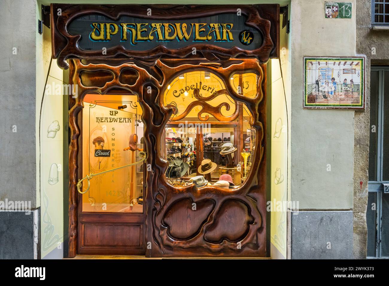 Spain, Catalonia, Barcelona, Barrio Gotico district, hat shop with a ...