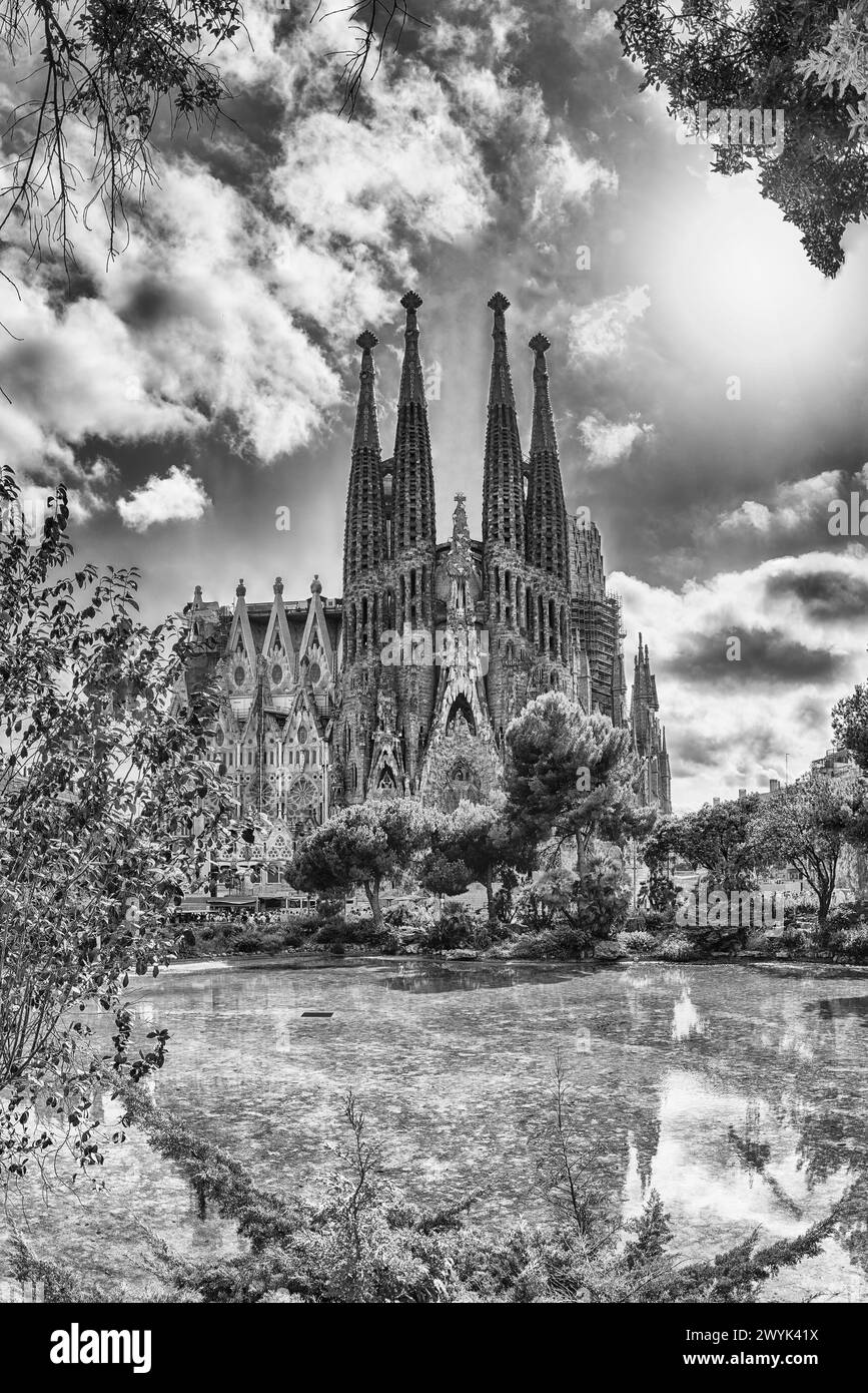 BARCELONA - AUGUST 9: View of the Sagrada Familia, iconic landmark in ...