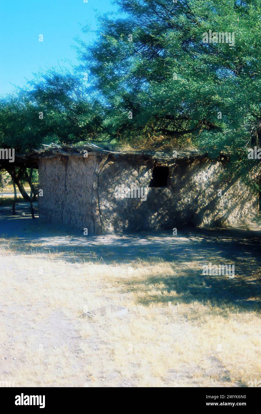 Adobe house desert arizona hi-res stock photography and images - Alamy