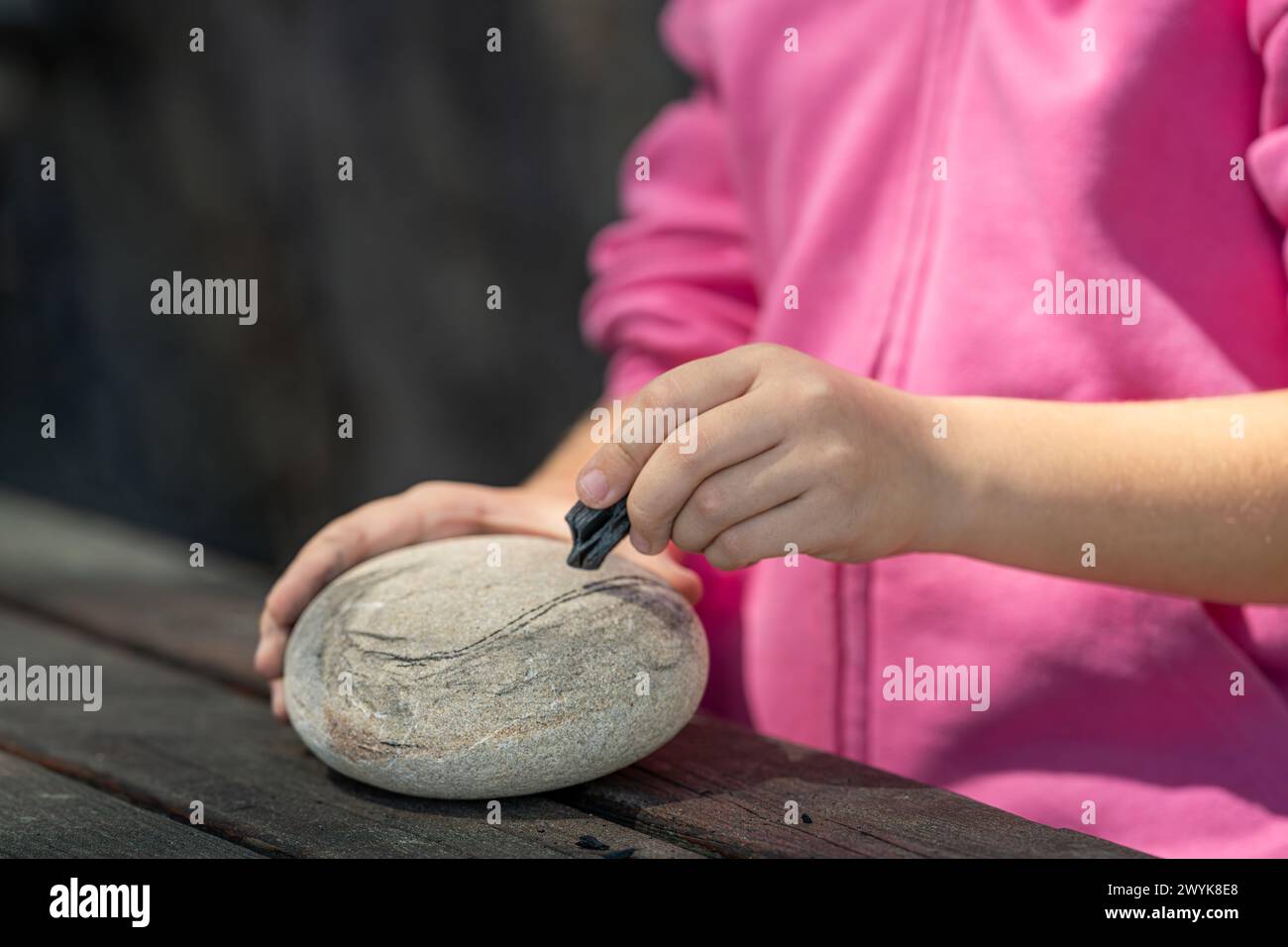 Girl on rock painting hi-res stock photography and images - Alamy