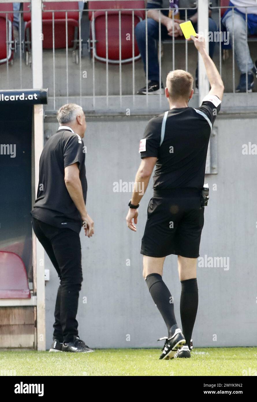 Zeigt die gelbe karte hi-res stock photography and images - Alamy