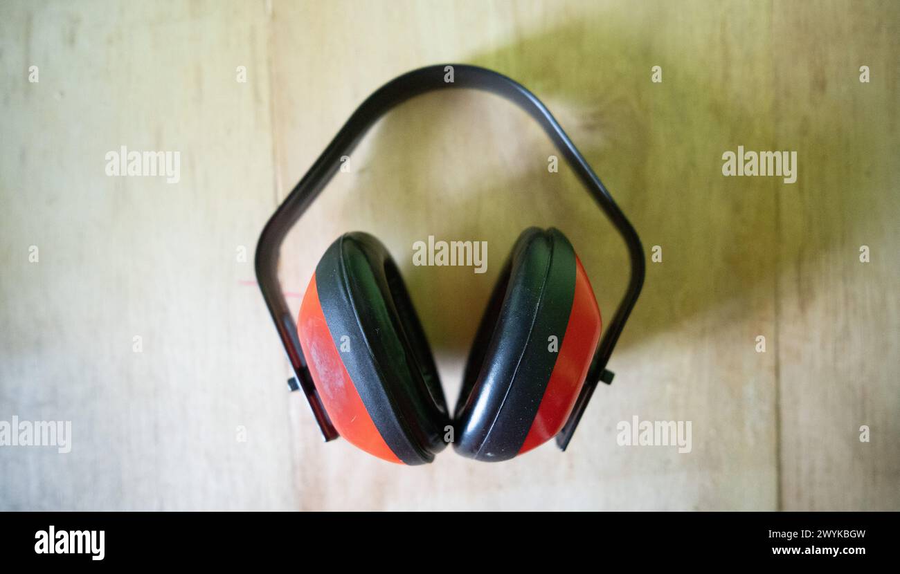 Hearing protection and factory workers hi-res stock photography and ...