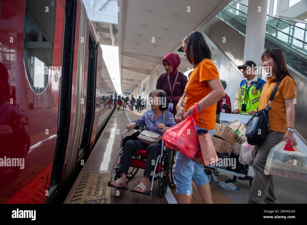 Padalarang, Indonesia. 7th Apr, 2024. Passengers board a high-speed ...