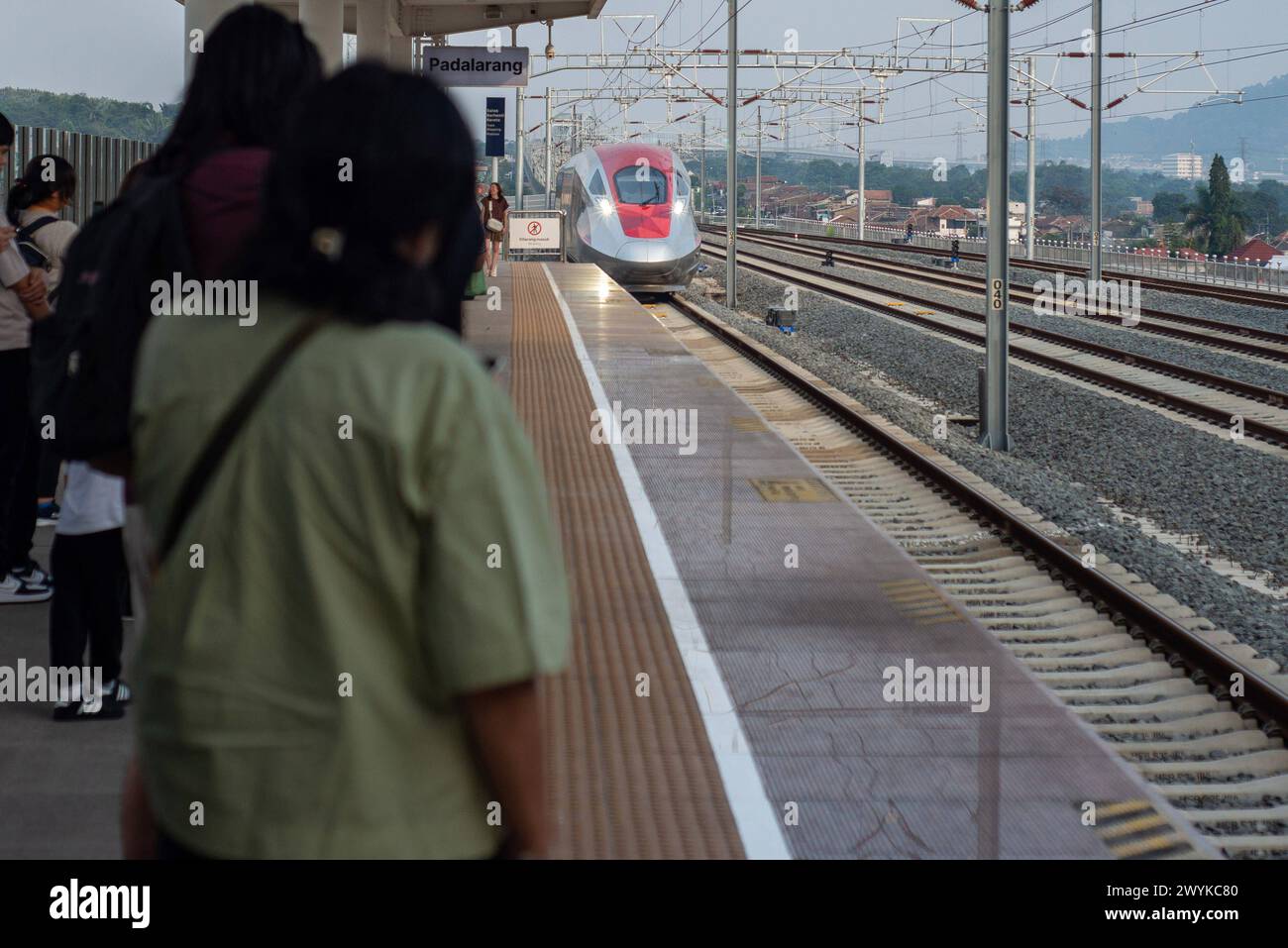 ALTERNATIVE TRANSPORTATION FOR HOMECOMING SEASON Passengers wait for a ...