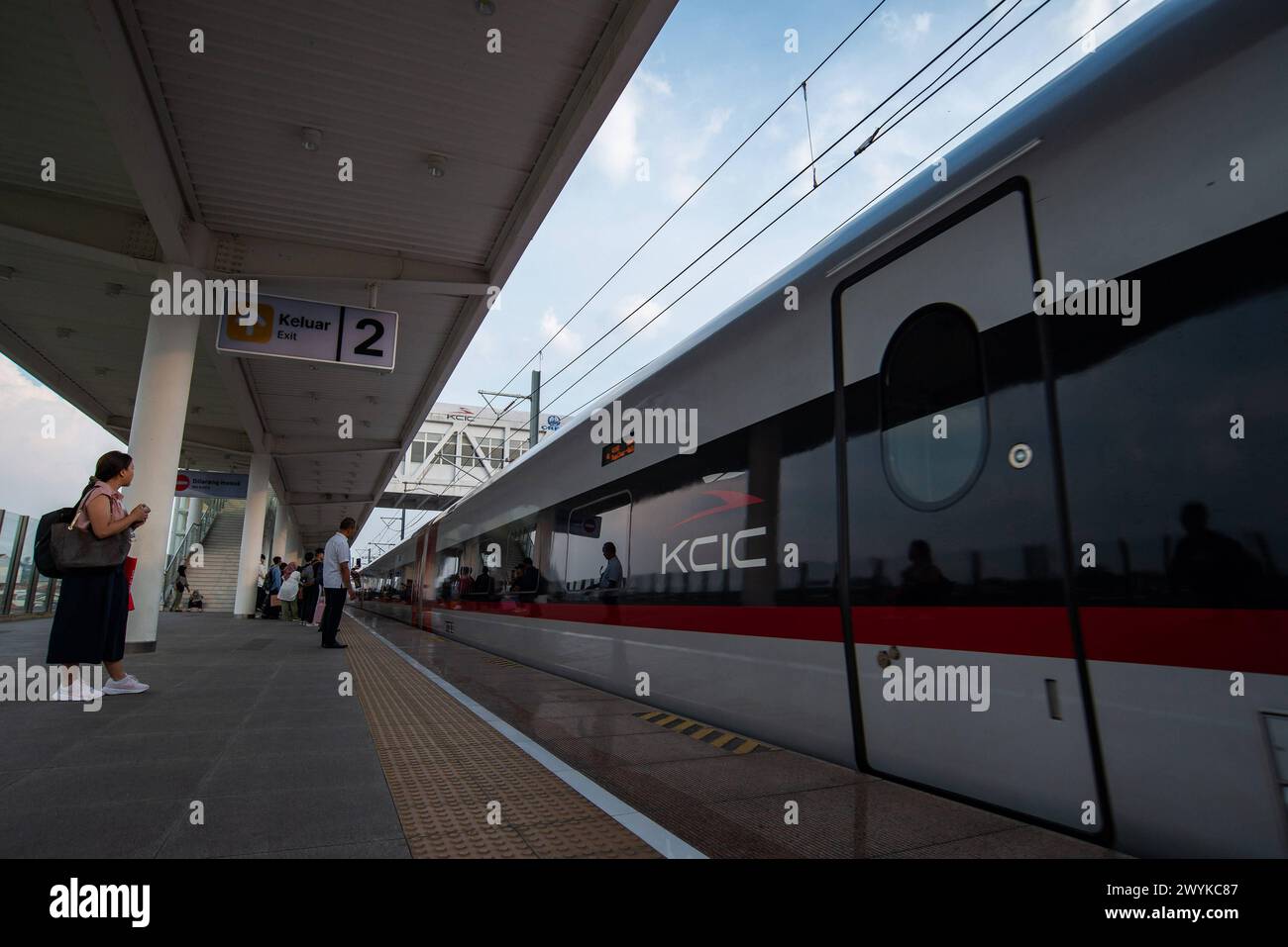 ALTERNATIVE TRANSPORTATION FOR HOMECOMING SEASON Passengers wait for a ...