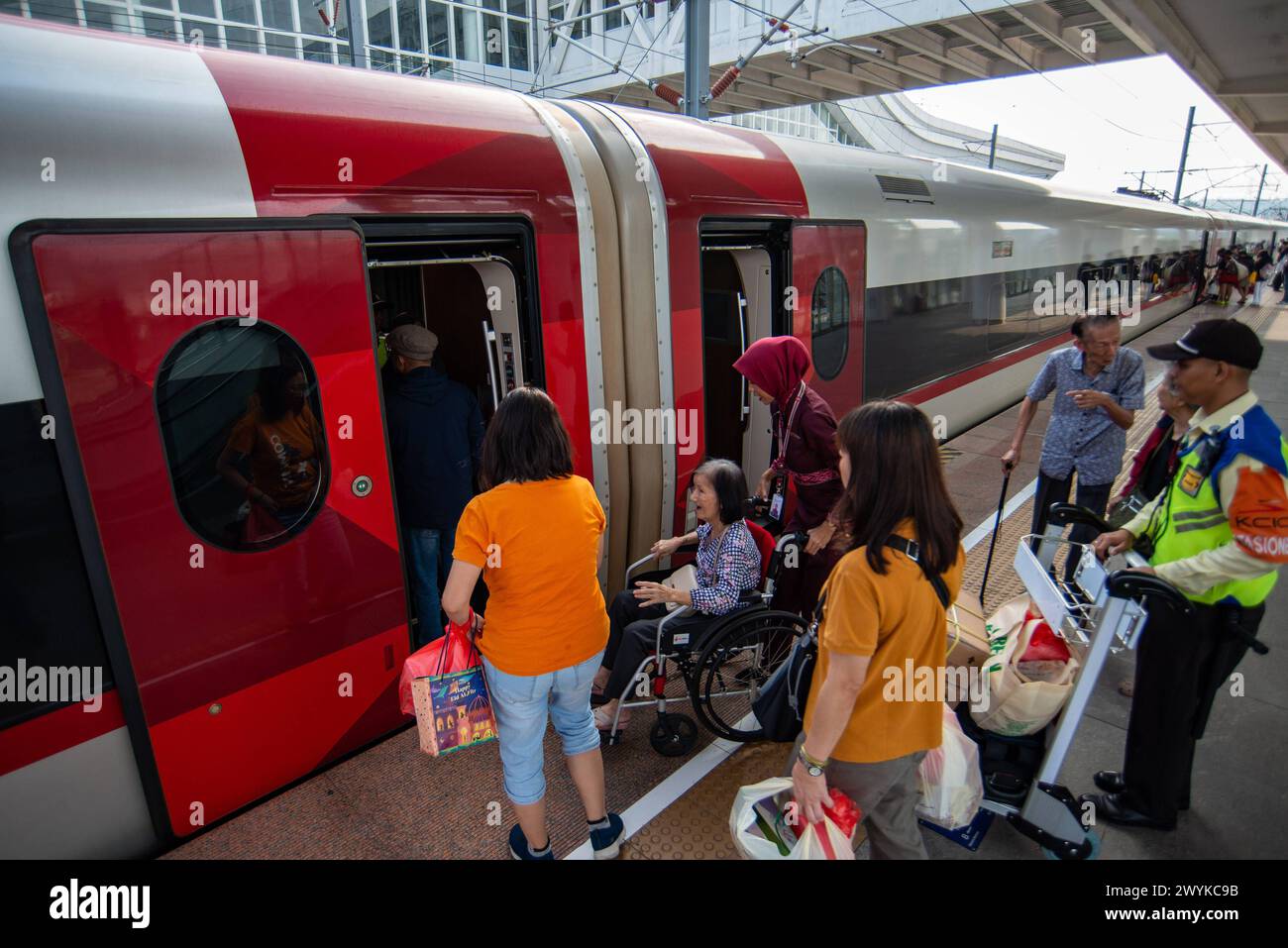 ALTERNATIVE TRANSPORTATION FOR HOMECOMING SEASON Officers help ...