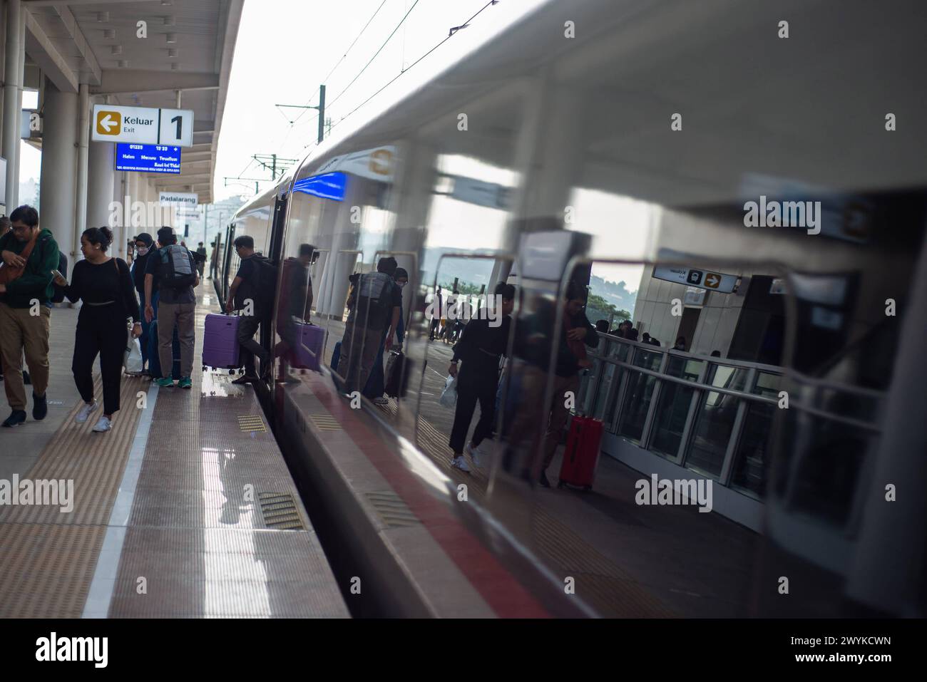 ALTERNATIVE TRANSPORTATION FOR HOMECOMING SEASON Passengers get ...