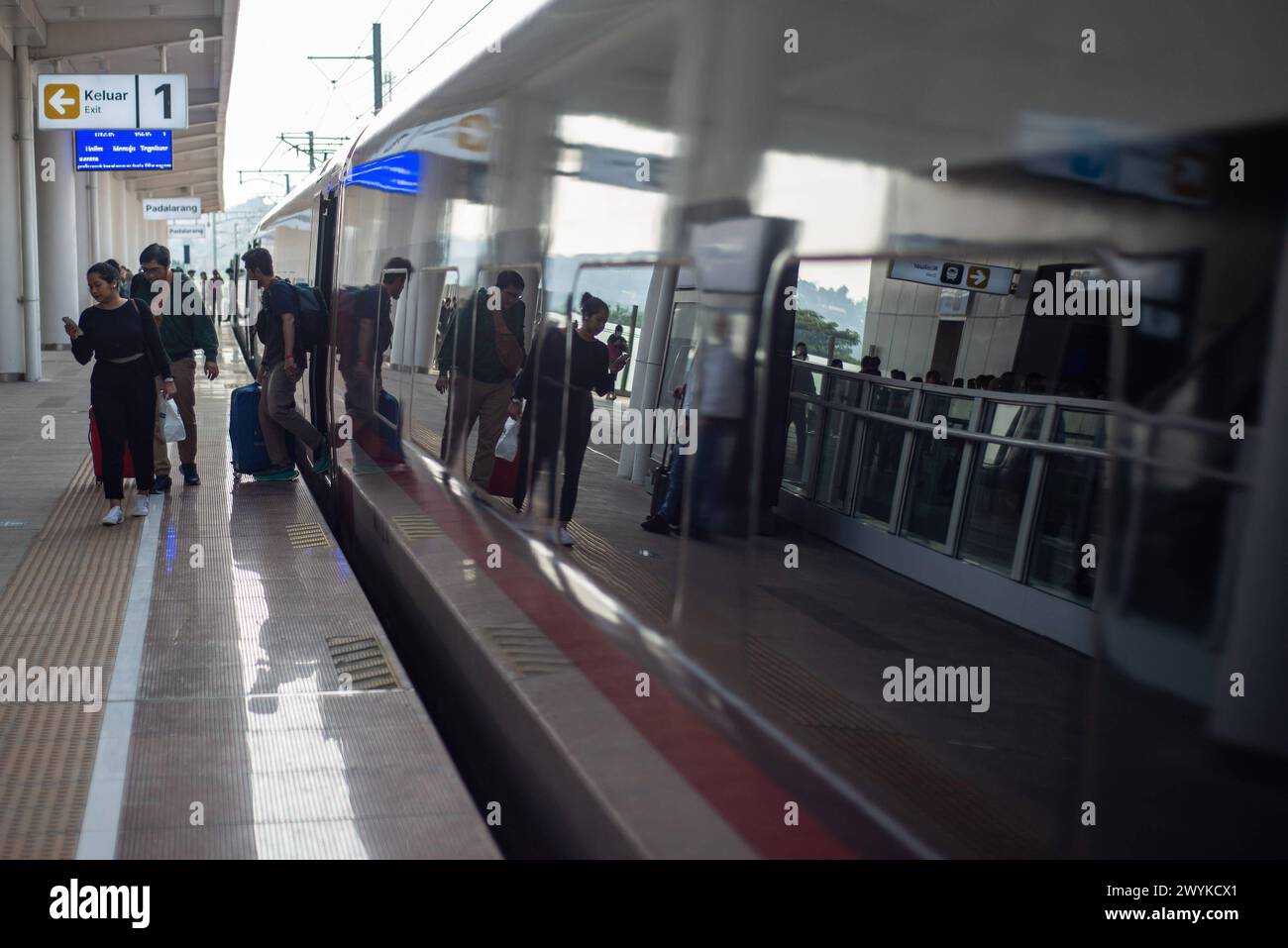 ALTERNATIVE TRANSPORTATION FOR HOMECOMING SEASON Passengers get ...