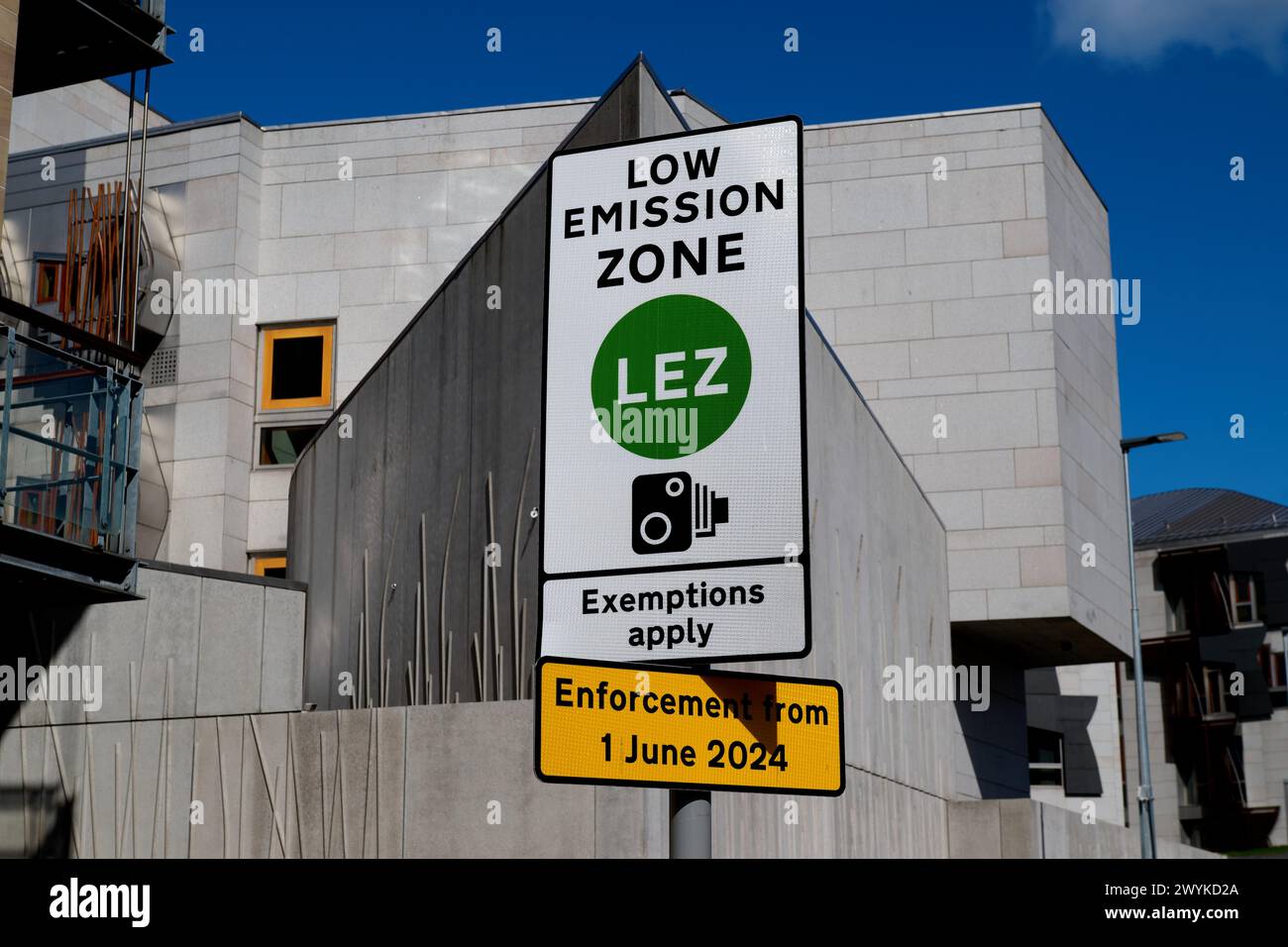 Edinburgh Scotland, UK 07 April 2024. General view of Low Emission Zone ...