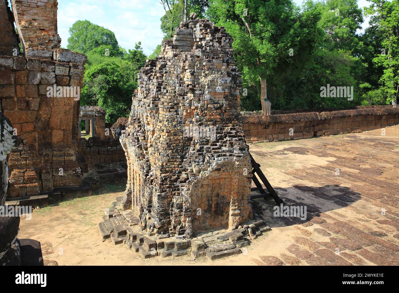 Pre Rup ruins in angkor wat in cambodia Stock Photo - Alamy