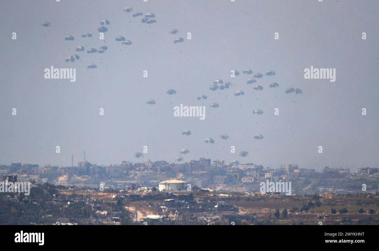 Jerusalem, Israel. 07th Apr, 2024. Humanitarian aid parachutes drop ...