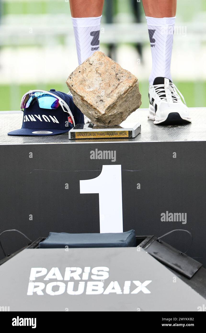 Roubaix, France. 07th Apr, 2024. A close up on the foot of Dutch ...