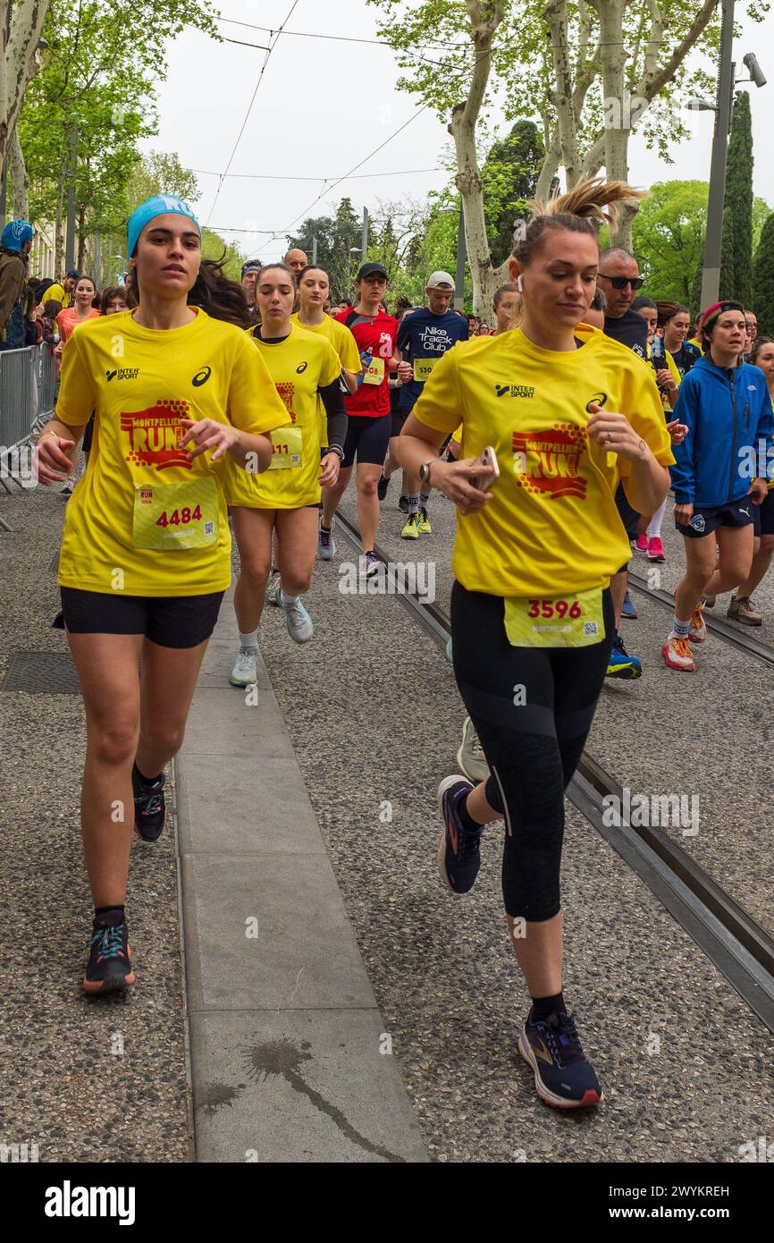 Running abreast hi-res stock photography and images - Alamy