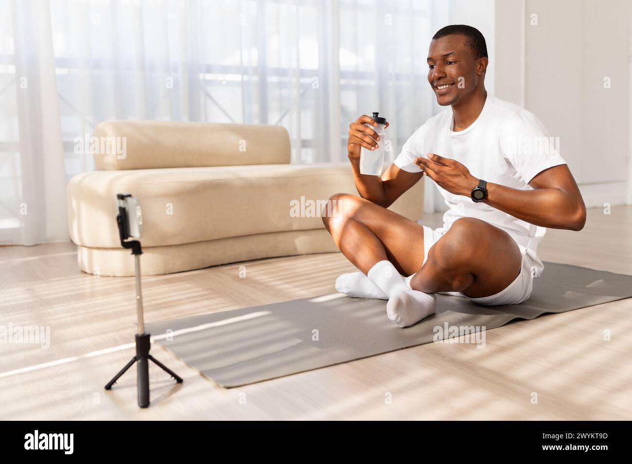 Fitness vlogging hi-res stock photography and images - Alamy