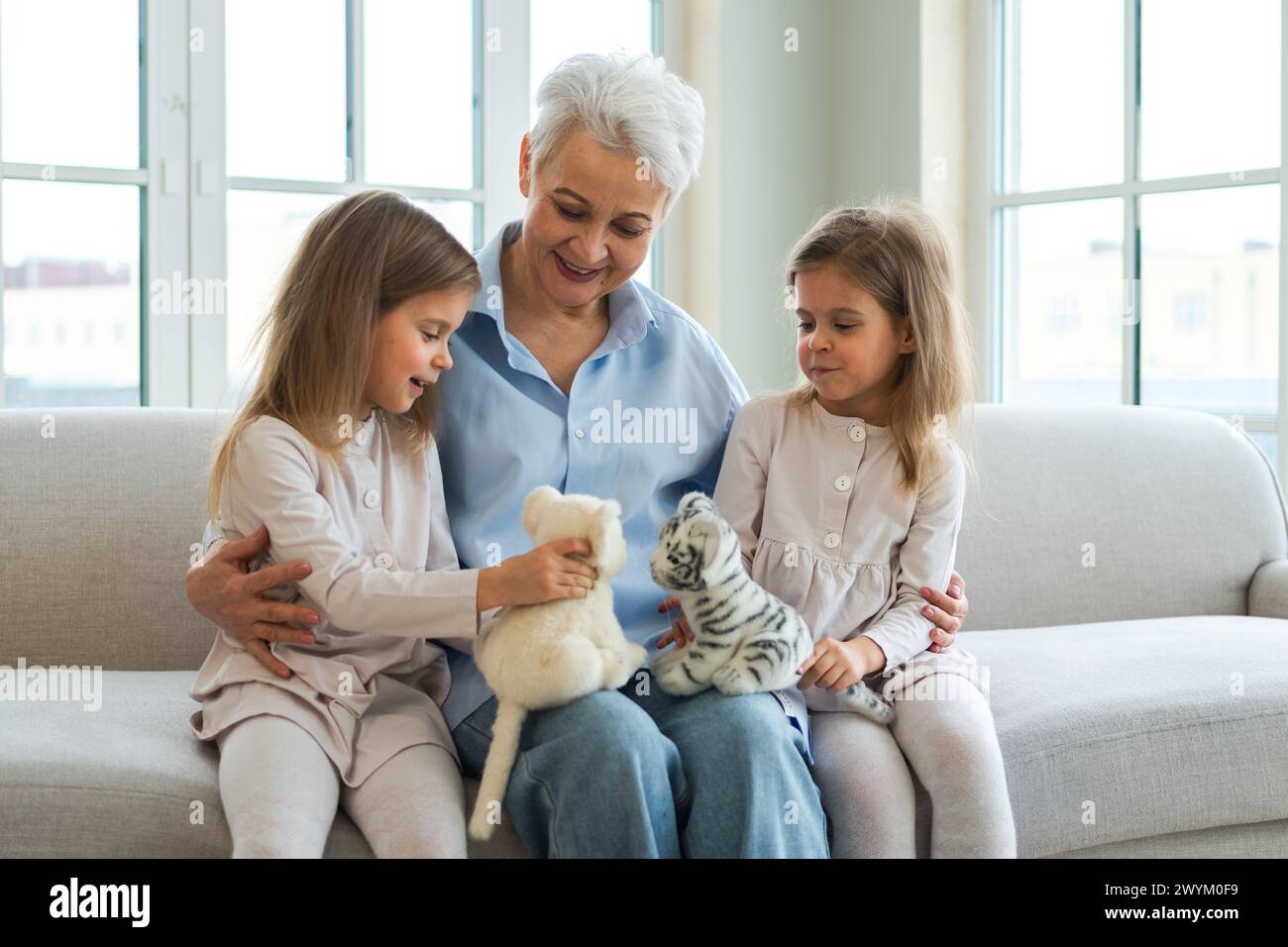 Twins sister senior hi-res stock photography and images - Alamy