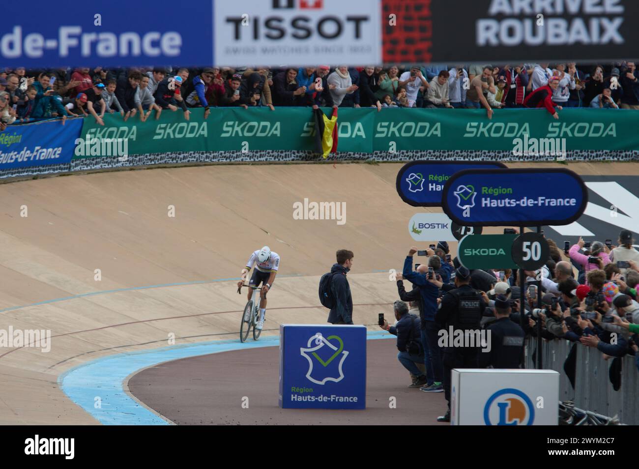 Paris Roubaix 2024 Mathieu van der Poel secures second consecutive ...