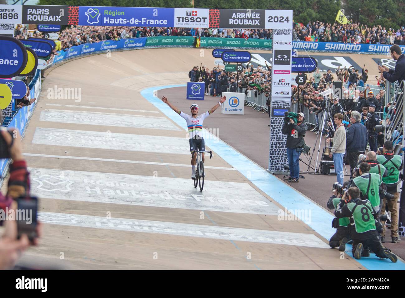 Paris Roubaix 2024 Mathieu van der Poel secures second consecutive ...