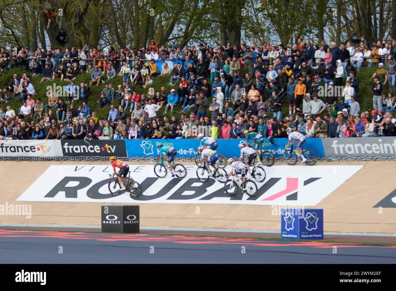 Paris Roubaix 2024 Mathieu van der Poel secures second consecutive ...