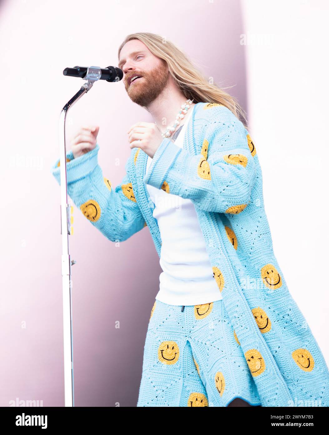 Sam Ryder on the Main Stage at Isle of Wight Festival 2023 Stock Photo ...